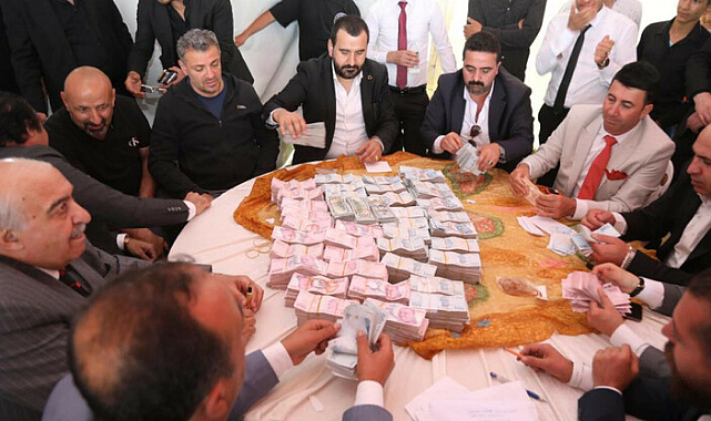 Van'daki aşiret düğününde 6 milyon TL takıldı - Güncel - Gazete Gerçek Van'daki aşiret düğününde 6 milyon TL takıldı - Güncel - Gazete Gerçek